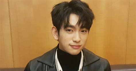 갓세븐 박진영 눈밭 무대인사 비하인드컷 공개 첫 주연부터 강한 인상