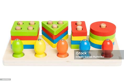 흰색 배경에 고립 된 논리 개발을위한 컬러 기하학적 퍼즐의 나무 선별기 개발에 대한 스톡 사진 및 기타 이미지 개발 건설 현장 건축하기 Istock