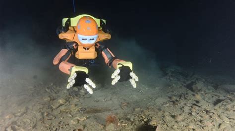 This Robot Lets Pilots Touch Feel Deep Sea Objects Without Getting Wet