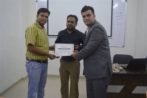 sharing pics from our free workshop on digital marketing anand center