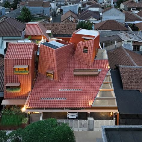 Ismail Solehudin Adapts Traditional Architecture For Home In Jakarta