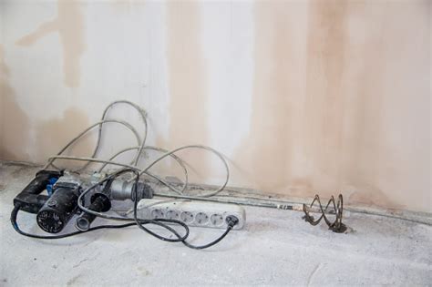 아파트에서 수리 작업 주택 개선 또는 개조의 개념 수리를 위한 드릴 믹서입니다 0명에 대한 스톡 사진 및 기타 이미지 0명 가정의 방 개념 Istock