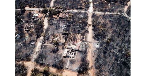 Над 200 къщи са пострадали сериозно от пожарите в Гърция