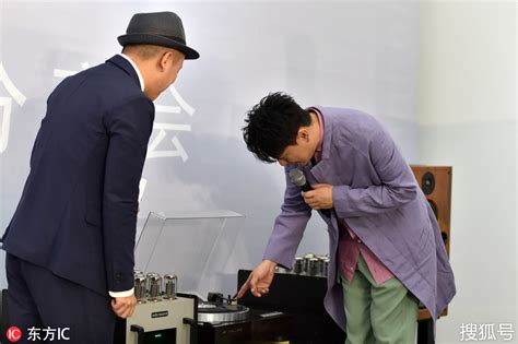张信哲发黑胶唱片歌时代II 完成自己音乐梦想 搜狐大视野 搜狐新闻