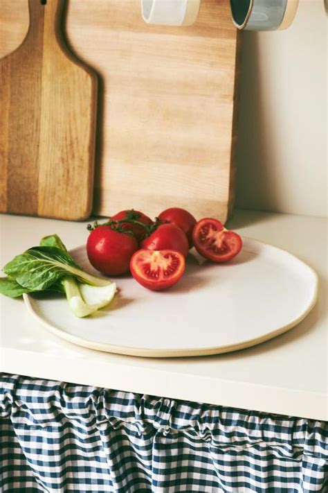 유약 차고 피어 플래터 앤트로폴로지 한국 공식 스토어 유니크한 여성 패션 및 라이프스타일 편집샵 200개이상의 프리미엄 브랜드 여성 의류 액세서리 홈 인테리어