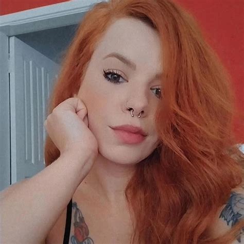 Emy Emelyn 1987 • Threads Say More