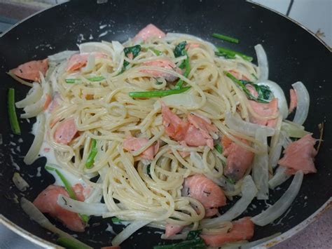 Owenmamas Kitchen 忌廉汁菠菜煙三文魚意粉