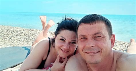 Мы хотели поехать отдохнуть втроем но не получилось У Максика идет