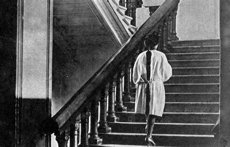 Почему в СССР ступеньки в подъездах красили только по краям — Teletype