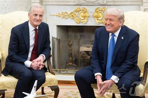 [포토] 화기애애하게 회담하는 트럼프와 노르웨이 총리 뉴스1