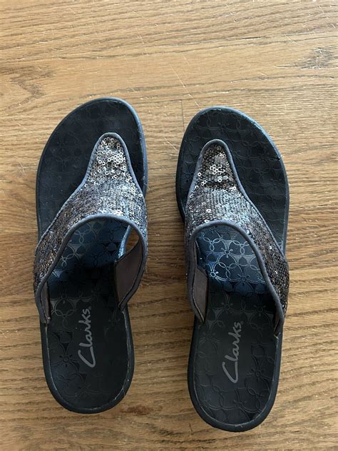 Womens Clarks Wedge Thong Sandals Shoes Size 8 Cute Gem