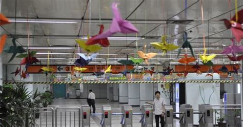 서울스토리 서울 지하철역 승객 싣고 추억 떠나 테마로 들어오다