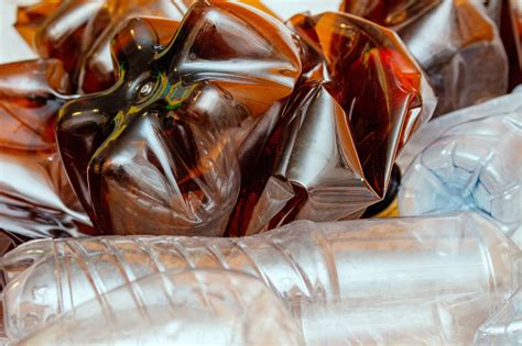 많이 사용하는 플라스틱 구겨진 빈 병 패킷 오염 재활용 에코 개념 배경 은 선택적 초점 0명에 대한 스톡 사진 및 기타 이미지 Istock