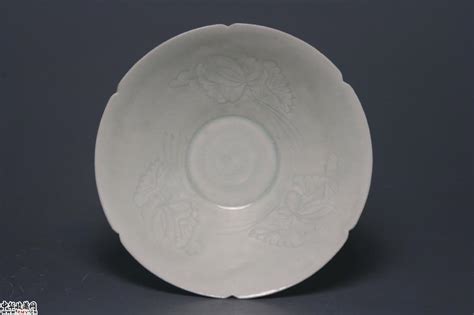 北宋湖田窑青白釉刻花葵口斗笠碗 藏家展厅 收藏资讯 艺术家 书画家 书画名人 书法家 中华收藏网