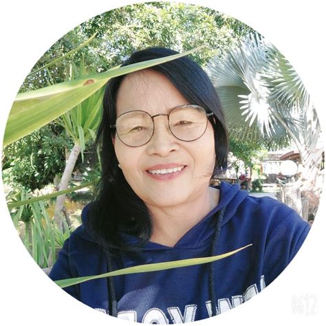 ต้นไม้สวยบ้านคุณขวัญ 💯🤷ต้นพันธุ์เป็นแบบทาบกิ่ง ซึ่งออกลูกเร็วทันใจ 🟡 ท่านไหนชอบสีเหลืองก็คือ