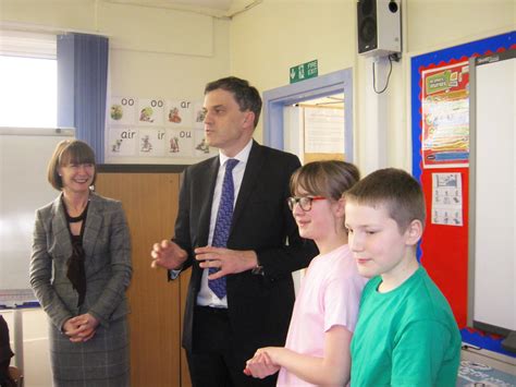 Julian Smith Mp Visits Dishforth Airfield Community Primary School