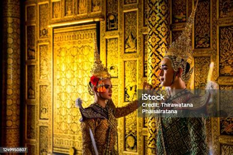 การแสดงละครรามายณะ ตอนที่รามาเศร้า ภาพสต็อก ดาวน์โหลดรูปภาพตอนนี้ Khon Mask Khon