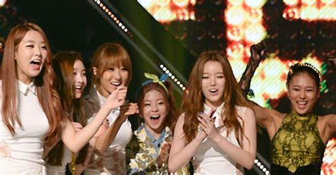 [포토엔]에일리 공약실천 다리찢고 시디 라이브