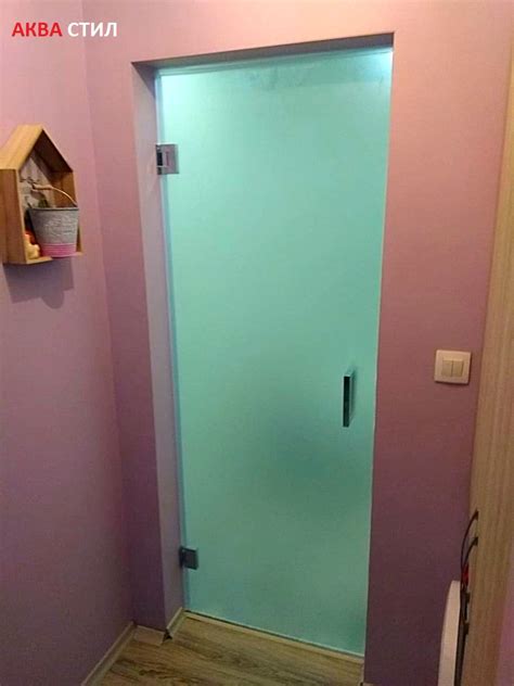 Стъклени врати на панти Обзавеждане за баня и мебели Аква Стил