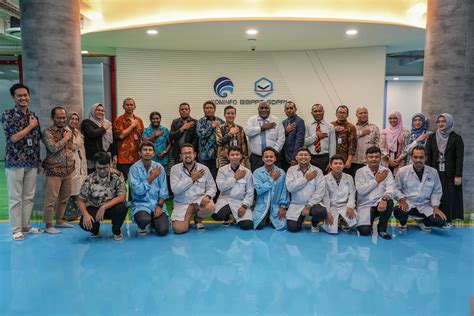 png delegation visits indonesia s state of the art telco equipment