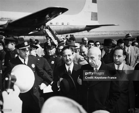 Le Premier Ministre Iranien Mohammad Mossadegh Photographié à Son