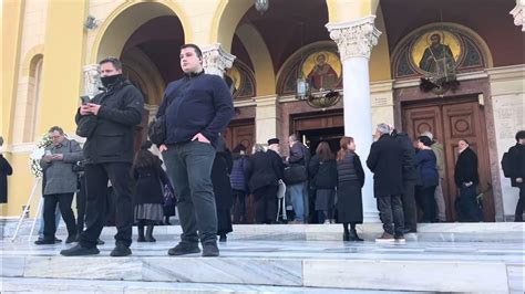 Πατήρ Β Βολουδάκης Χτυπούν τώρα οι καμπάνες και μεσίστιες οι Σημαίες