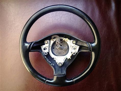 Kožni Trokraki Volan Za Vw Golf Iv Passat Bora Orginal