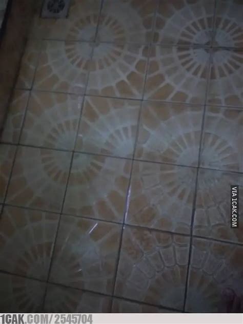 Potret Lantai Kamar Mandi Ini Nyeleneh Enggak Habis Pikir Hot Liputan Com