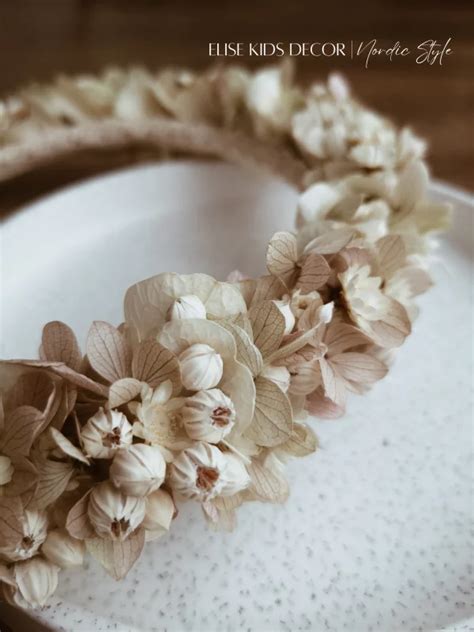 Handgefertigter Haarkranz Aus Trockenblumen Haarschmuck Elises Atelier