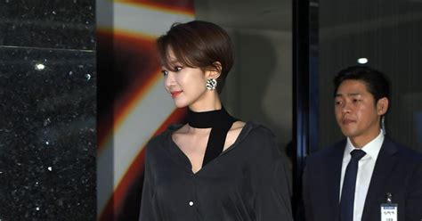 [포토엔hd] 고준희 과감한 절개 스커트로 등장