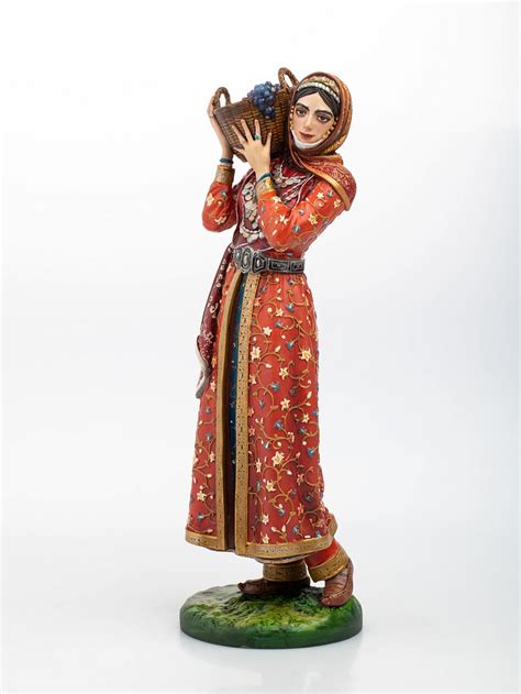 Купить Статуэтка Девушка с корзиной винограда ручная роспись Интерьер Вернисаж Истории