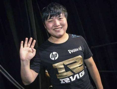 雞狗真不合？uzi吃雞被雞骨頭卡主喉嚨，連夜趕往醫院！ 每日頭條