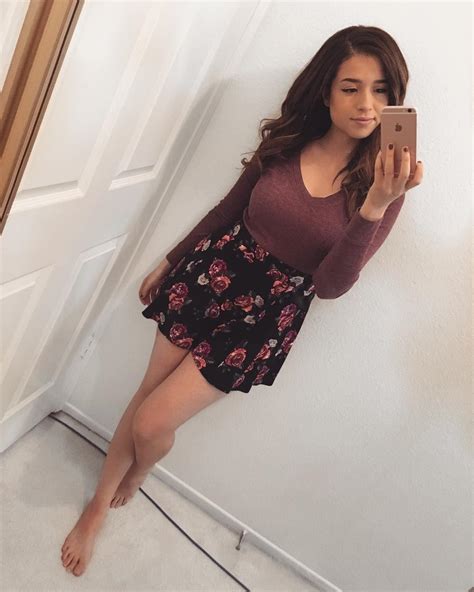 Pokimane Wallpapers Top Free Pokimane Backgrounds Wallpaperaccess