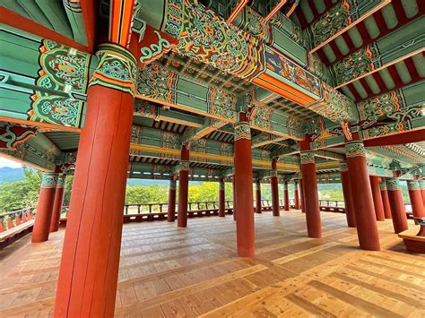 붓 들고 서있는 필봉이요 곰의 전설 웅석봉이라