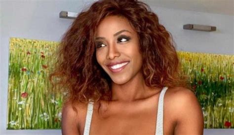 Ainett Stephens Incontenibile Il Costume Rischia Di Esplodere Video