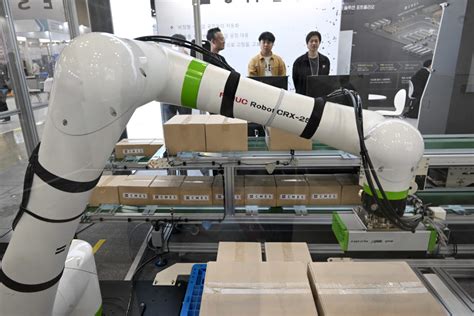 인공지능과 결합한 물류 로봇 전자신문