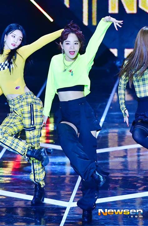 세정 의상 펄럭 복근 빼꼼 더쇼 [포토엔hd]