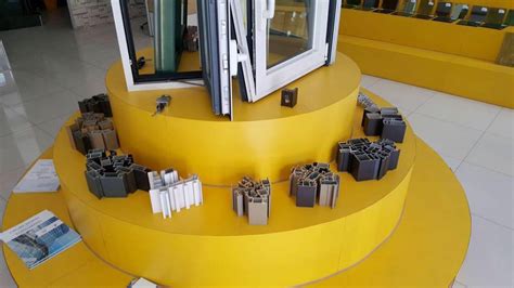 សុធារី លក់ម្ហូប សុធារី លក់ម្ហូប និងសម្លៀកបំពាក់