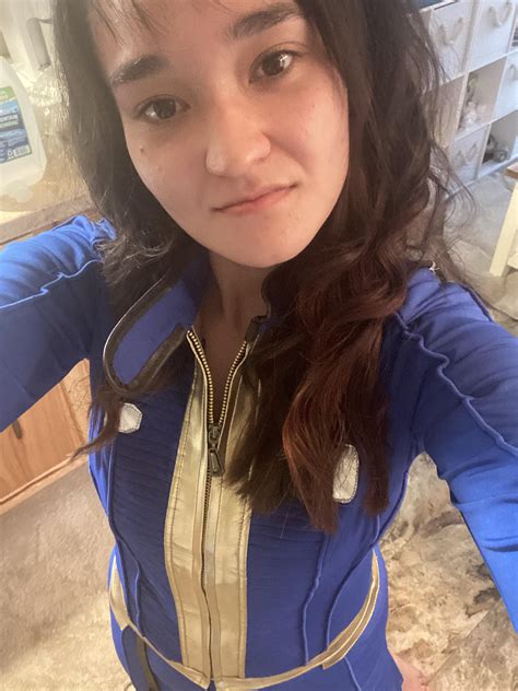 Me Cosplaying As A Vault Girl From Fallout 🥰 Rcosplaygirls