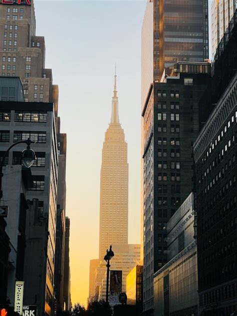 거리 거리 사진 건물 고층 건물 뉴욕 도시 거리 도시 풍경 도심 미합중국 사람에 관한 무료 스톡 사진