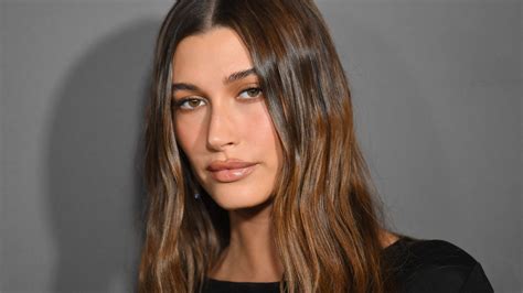 Hailey Bieber Has An Ovarian Cyst The Size Of An Apple Glamour Uk