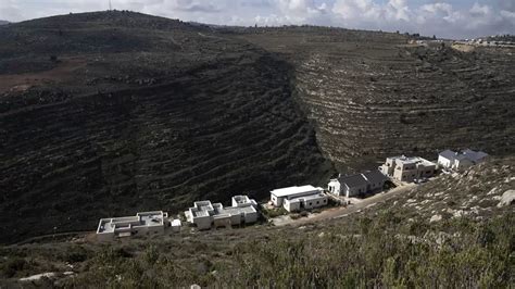 Israel Legalizes 10 West Bank Outposts