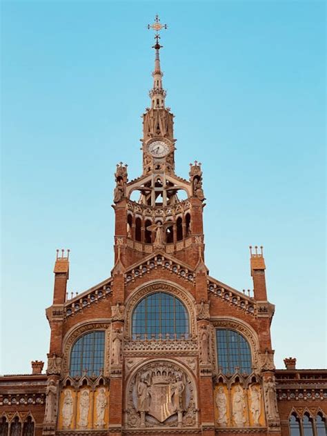 집 밖의 거리 사진 건물 외관 건축 공개 시장 관광 관광 명소 다채로운 도시 도시 풍경 도시의 디자인 라 보케 리아 랜드마크 문화 관광 문화적