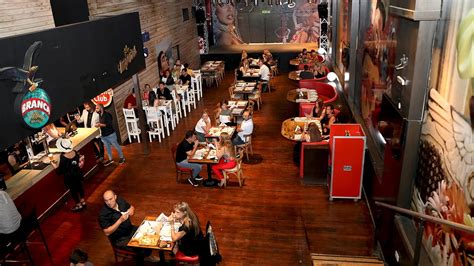 Boliches Como Restaurantes Y Penas Leves Para Los Infractores As Comenz La Noche De Carlos