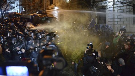 Сблъсъци по време на протестите в Грузия ВИДЕО Изтокът Светът Новините на Nova Nova Bg