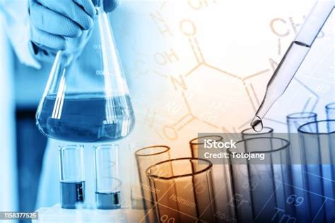 실험실 유리 제품 및 화학 실험실 배경 과학 실험실 연구 및 개발 개념에서 테스트 튜브와 플라스크를 들고 과학자의 손 실험실에 대한 스톡 사진 및 기타 이미지 Istock