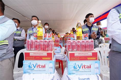 សម្ដេចតេជោ ហ៊ុន សែន អំពាវនាវប្រជាពលរដ្ឋគោរពច្បាប់ចរាចរណ៍ កុំឲ្យថ្ងៃបុណ្យចូលឆ្នាំចិន ក្លាយជាទុក្ខ