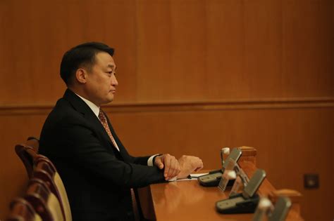 Д Амарбаясгалан МАН ын даргад “заал” наас нэр дэвших үү