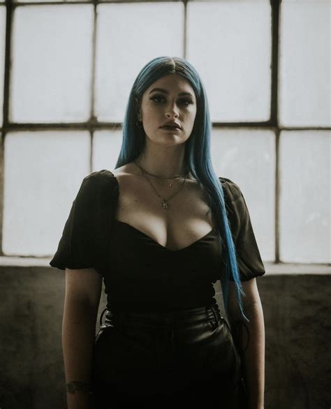 Pin By 𝘀𝘆𝗸𝗼 𝗹𝗲𝗸𝗮 On — Spiritbox Heavy Metal Girl Metal Girl Ladies