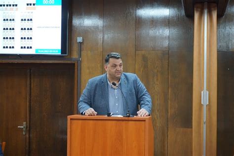 Ограничаване на времето на изказване на кмета иска Станимир Станчев СДС